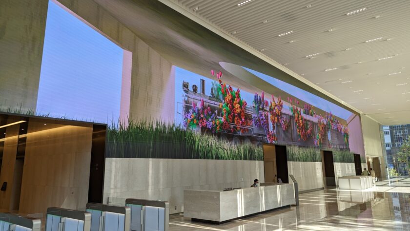 Lobby LED: Massive entrance stage | invidis