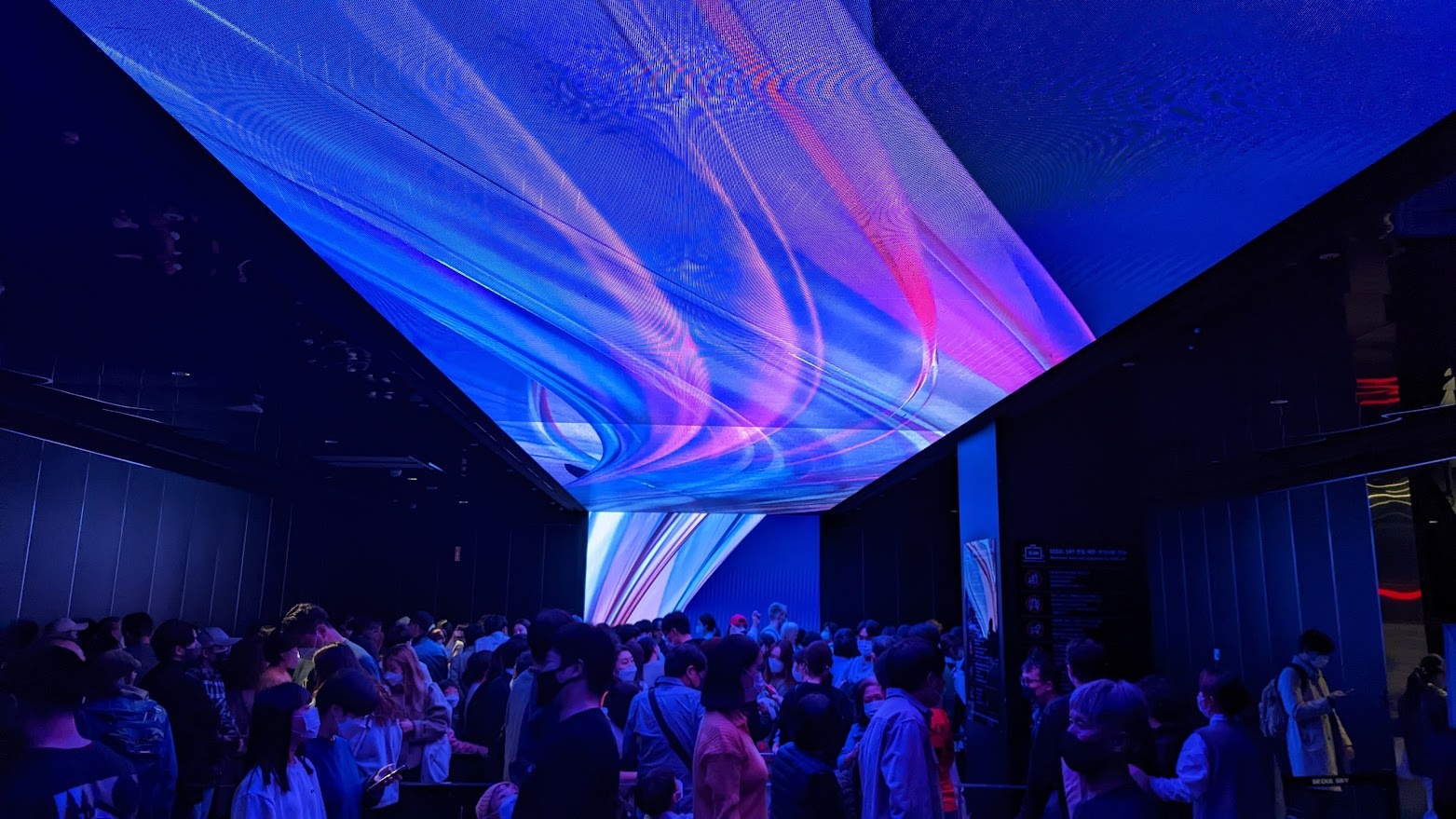 Seoul Sky: Surrounded by OLED | invidis