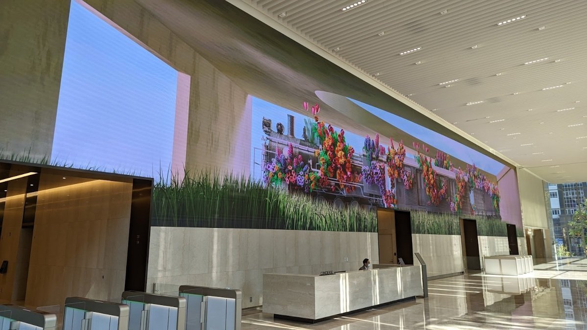 Lobby LED: Massive entrance stage | invidis