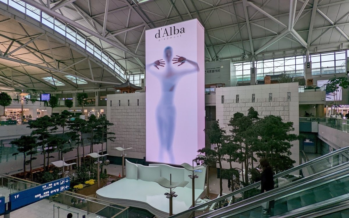 Airport: Beauty and the Curved Beast | invidis