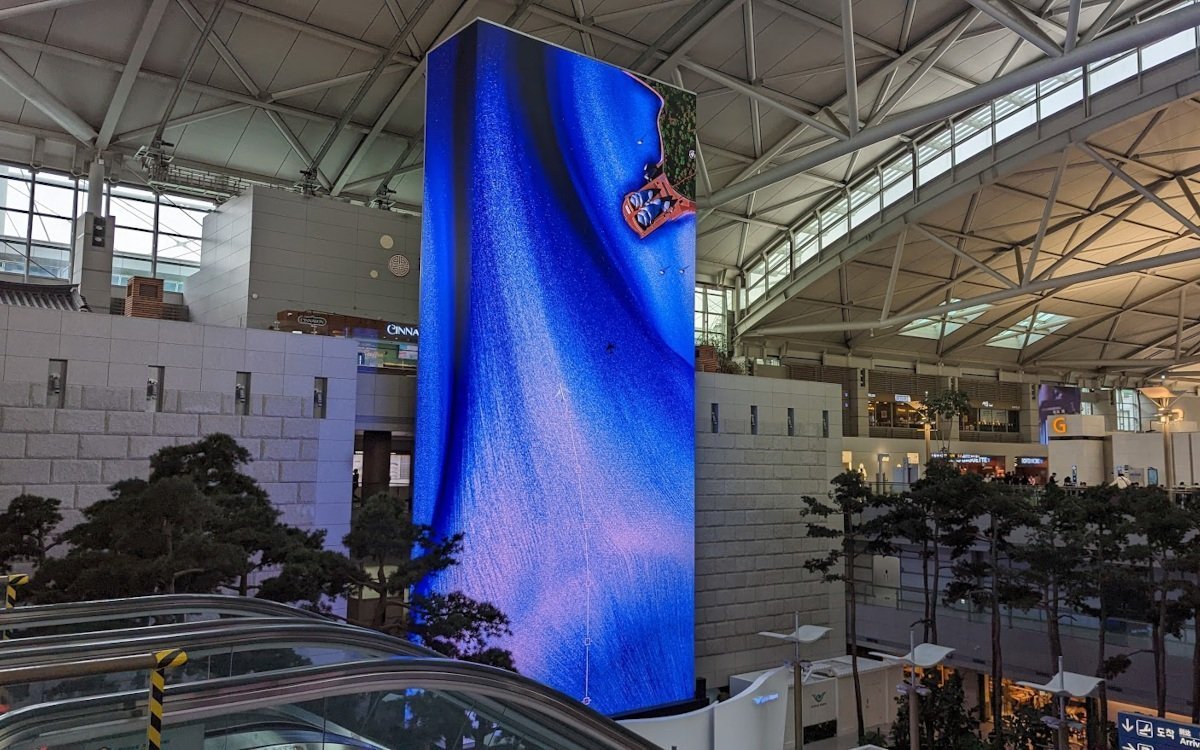 Airport: Beauty and the Curved Beast | invidis