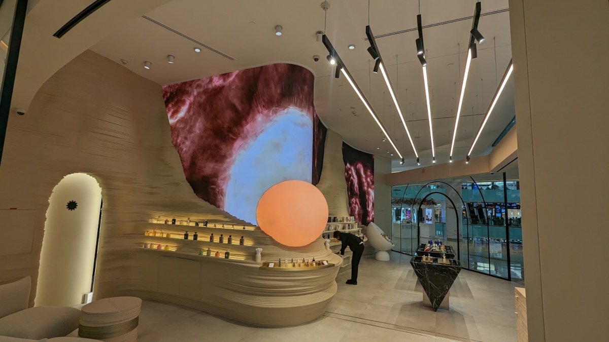 Retail: LED meets architecture | invidis