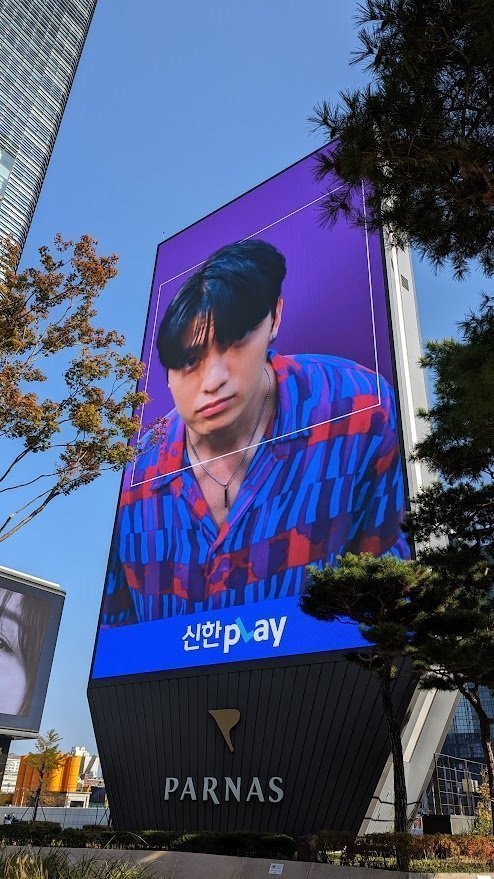 DOOH: Largest Free-Standing LED Screen | invidis