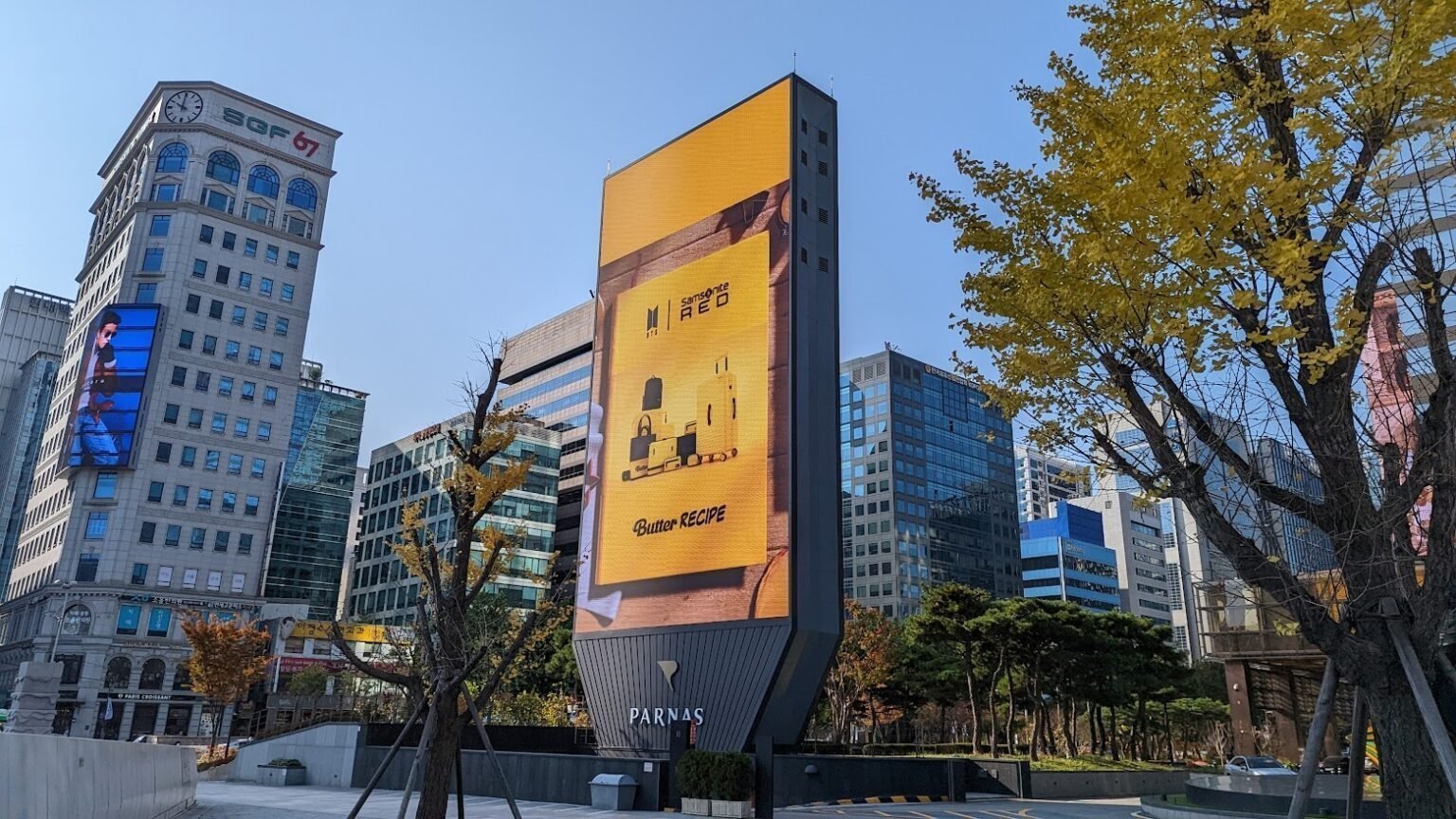 DOOH: Largest Free-Standing LED Screen | invidis
