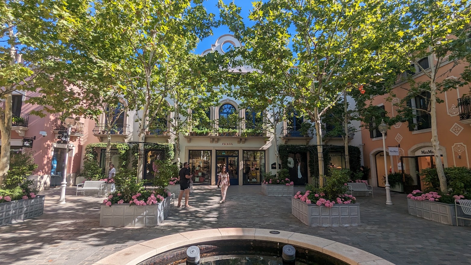 La Roca Village: Most Experience per Sqm | invidis