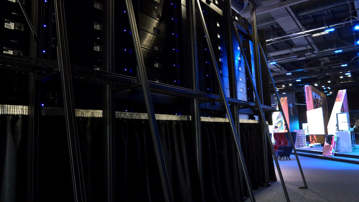 Oracle Red Bull Racing: PPDS Installs Record-Breaking LED | invidis