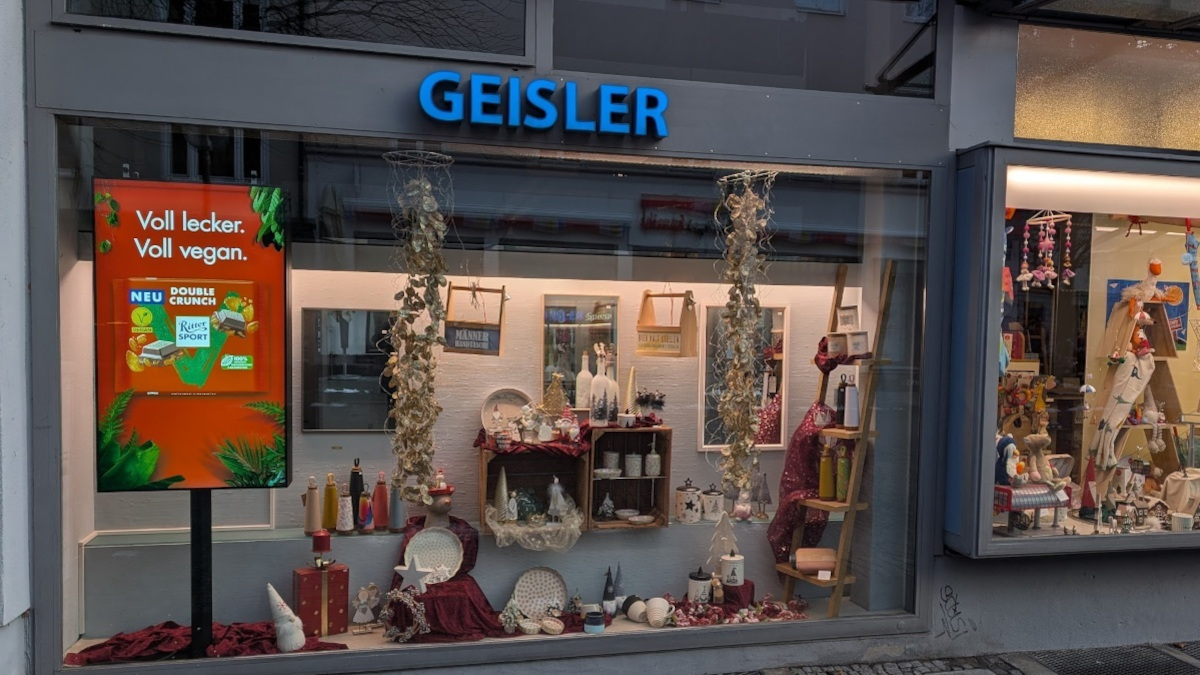 DooH: Ströer is Moving into the Shop Window | invidis