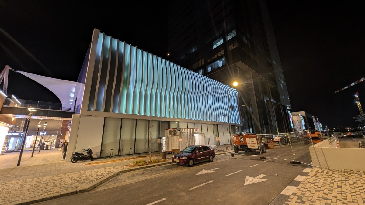 Big Fashion Mall: Transparent in Tel Aviv | invidis