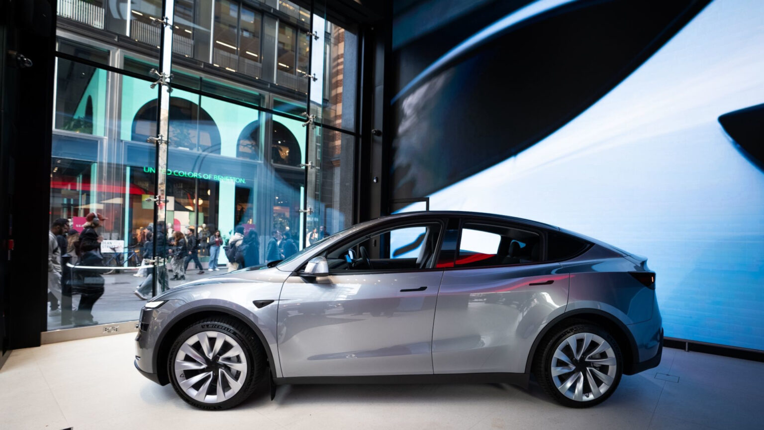 Pepsi, Tesla & Renault: More Brands Are Discovering Future Stores | invidis