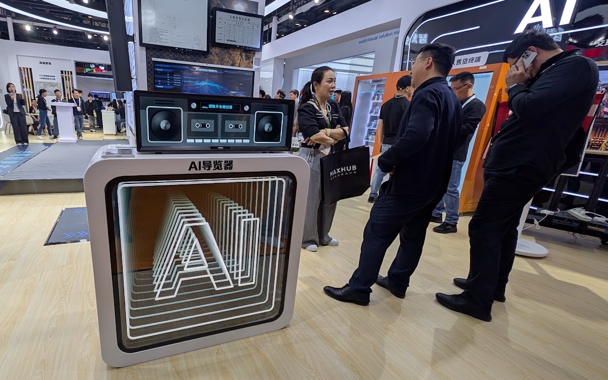 Digital Signage: New AI Standards – A2A and MCP | invidis