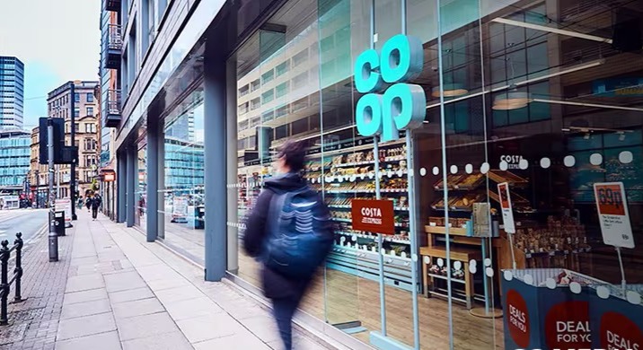 Retail Media: Co-op Expands In-Store Network to over 15,800 Screens | invidis