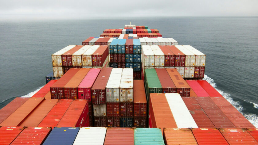 Pro Display Shipments Dip in Q4 Despite Full-Year Market Growth | invidis
